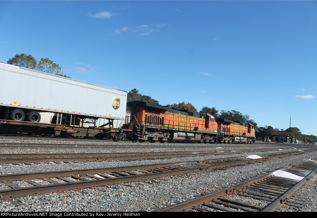 BNSF 5204 & 5311 (5)